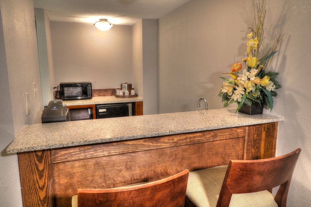 The Ramsey Hotel & Convention Center: AU$144 Deals & Reviews (Pigeon ...