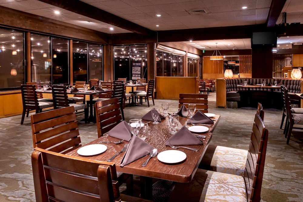 Valley River Inn in Eugene, OR | Expedia