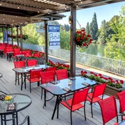 Valley River Inn: 2018 Room Prices $124, Deals & Reviews | Expedia