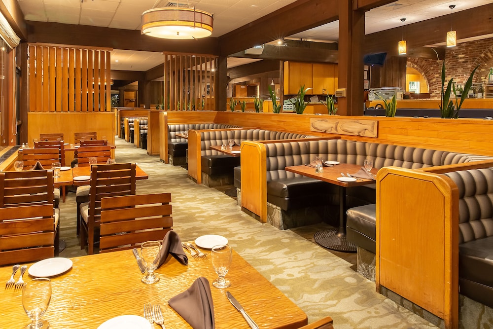 Valley River Inn in Eugene, OR | Expedia