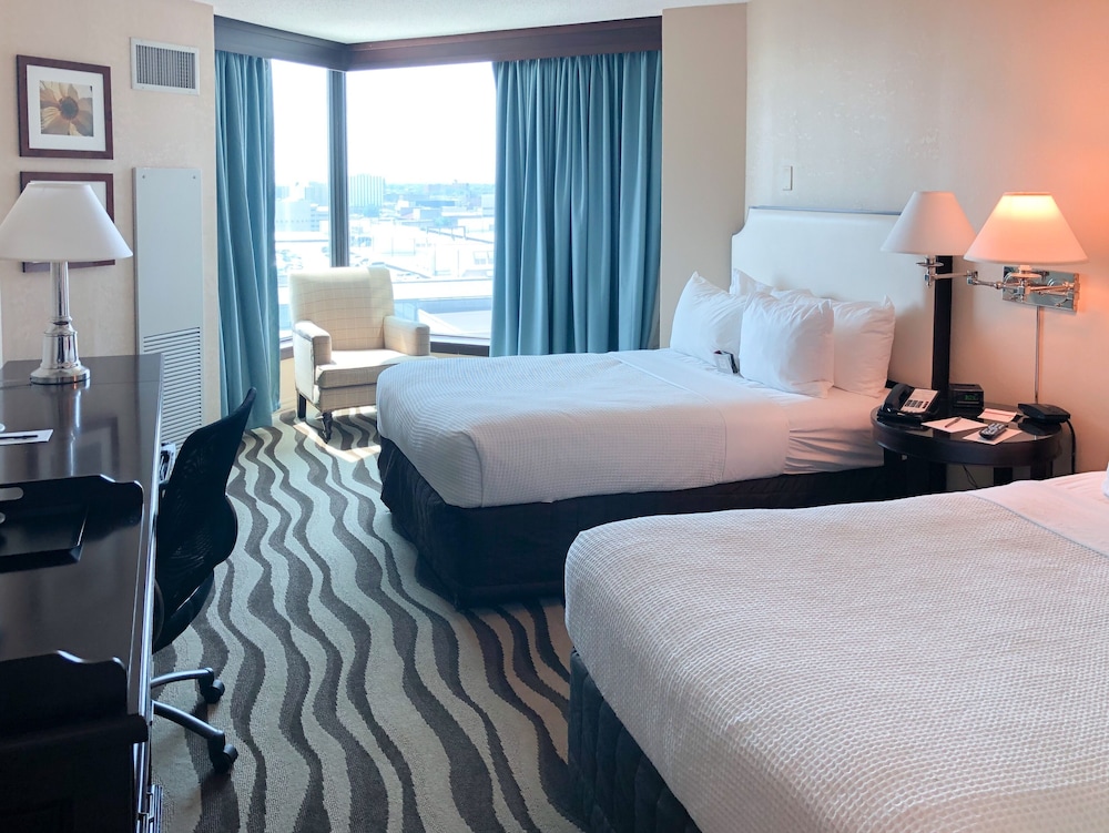 Fort Pontchartrain Detroit, a Wyndham Hotel, Detroit: $172 Room Prices ...