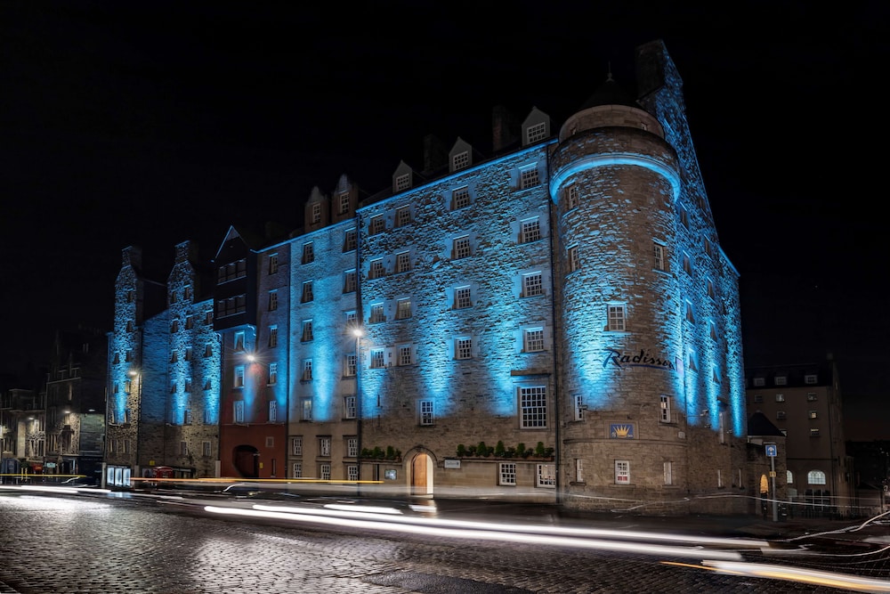 Radisson Blu Hotel, Edinburgh City Centre in Edinburgh | Best Rates ...