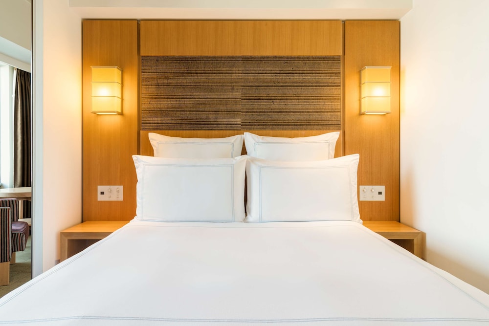 Be Elated at the Macaroon Station at the Swiss Hotel Nankai | Trip101