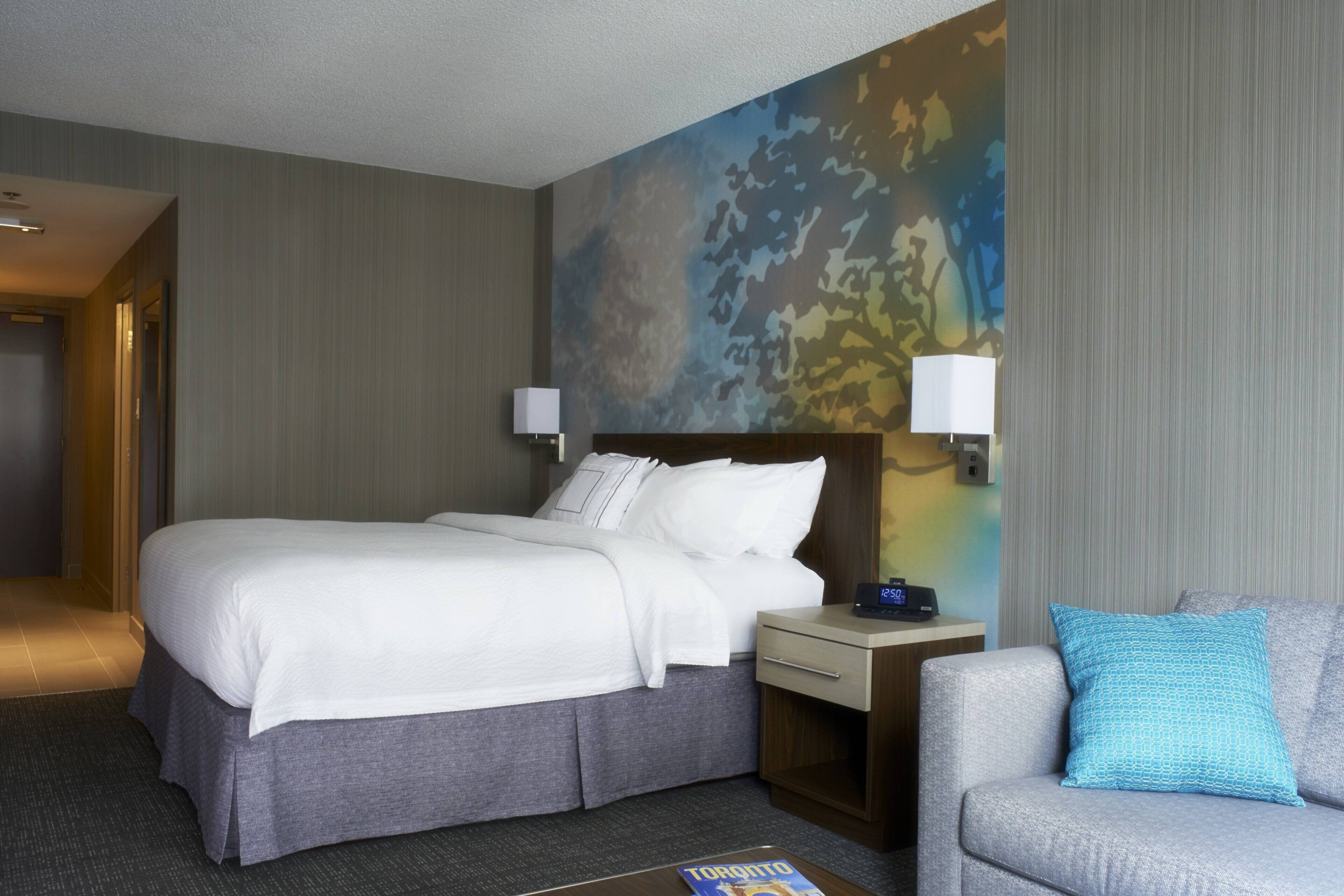 Courtyard by Marriott Downtown Toronto: 2022 Room Prices, Deals ...