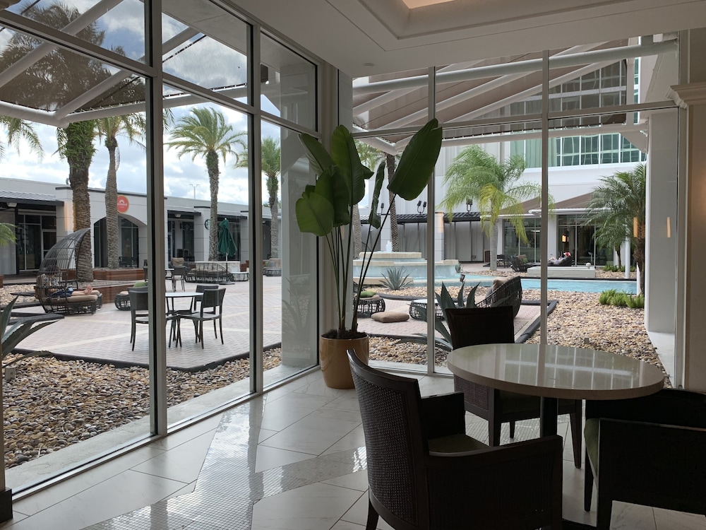 DoubleTree by Hilton at the Entrance to Universal Orlando in Orlando ...