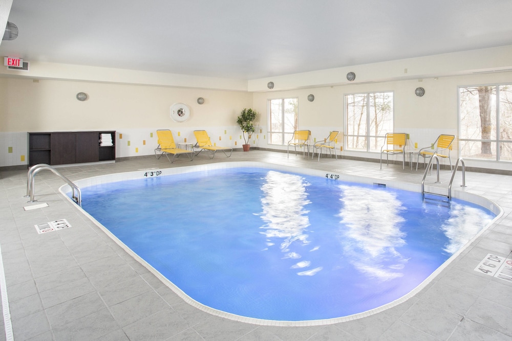 Fairfield Inn & Suites By Marriott Ashland in Ashland | Best Rates ...