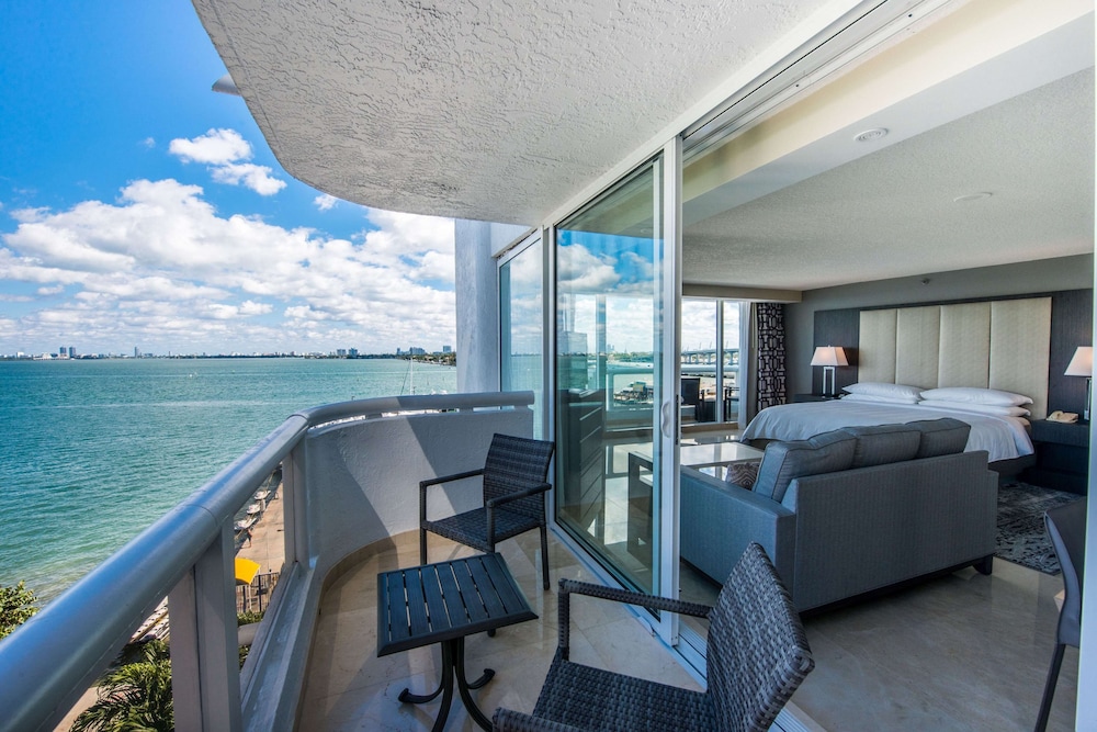 DoubleTree by Hilton Grand Hotel Biscayne Bay, Miami: $149 Room Prices ...