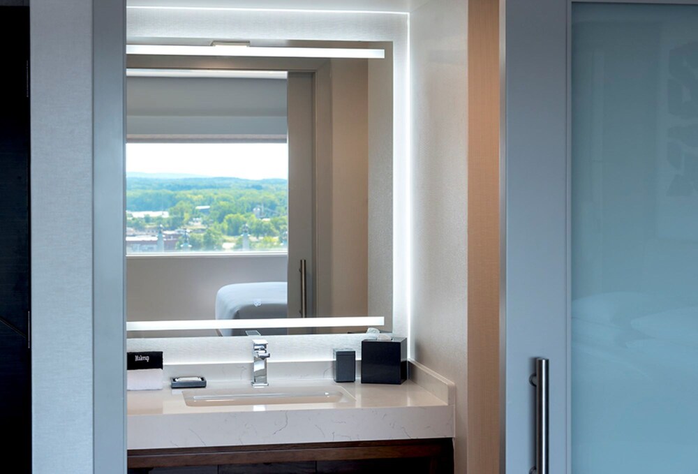 Room Deals for Marriott Springfield Downtown, Springfield starting at ...