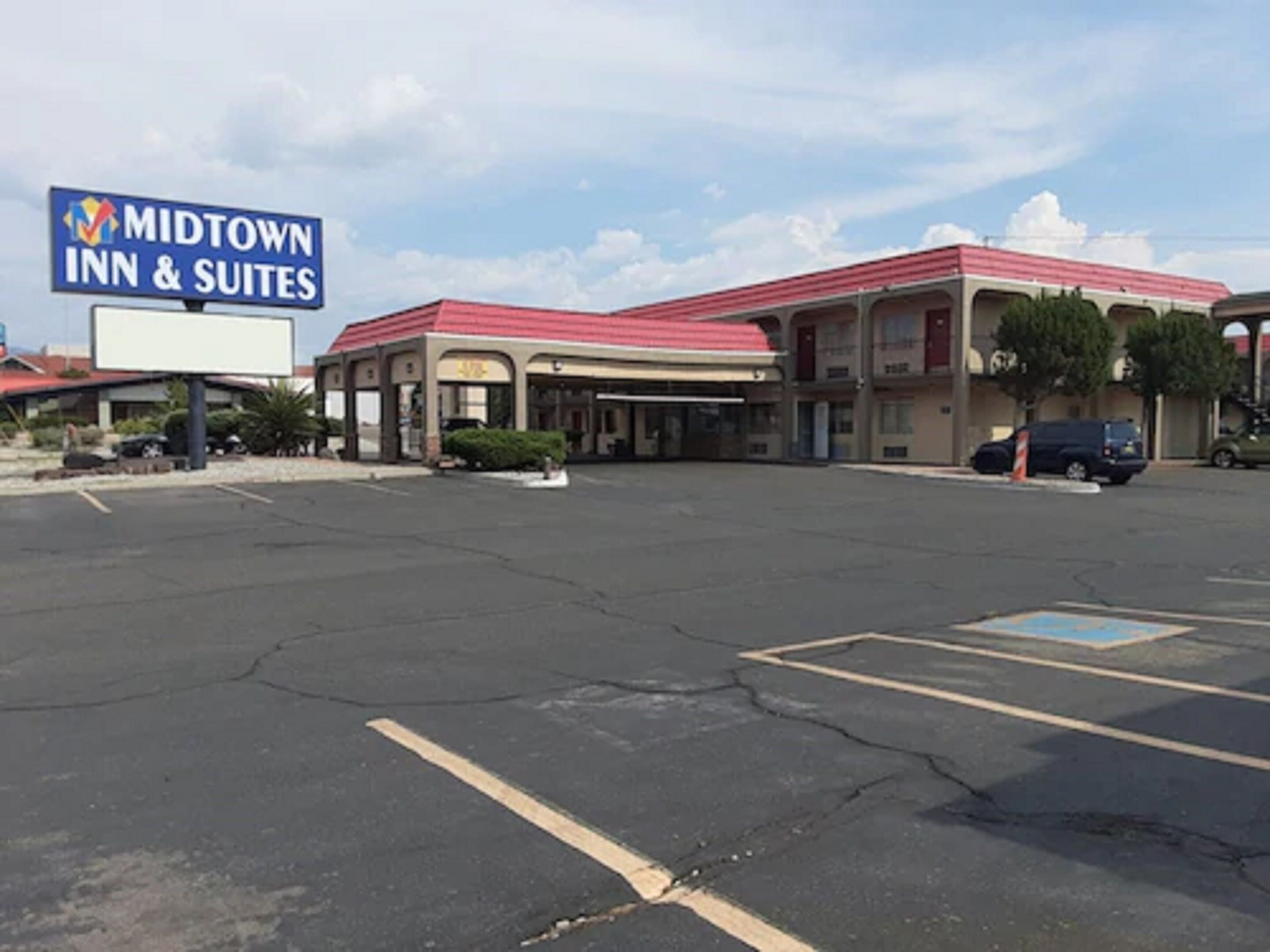 Midtown Inn & Suites: 2021 Room Prices, Deals & Reviews | Expedia.com