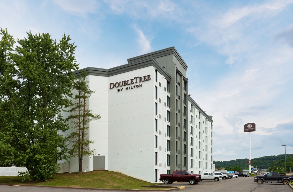 DoubleTree by Hilton Hotel Pittsburgh - Meadow Lands in Pittsburgh ...