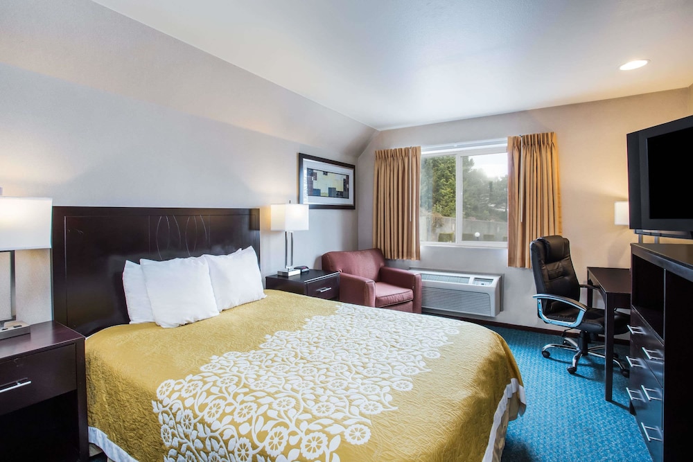 Days Inn by Wyndham Seattle Aurora in Seattle | Best Rates & Deals on ...