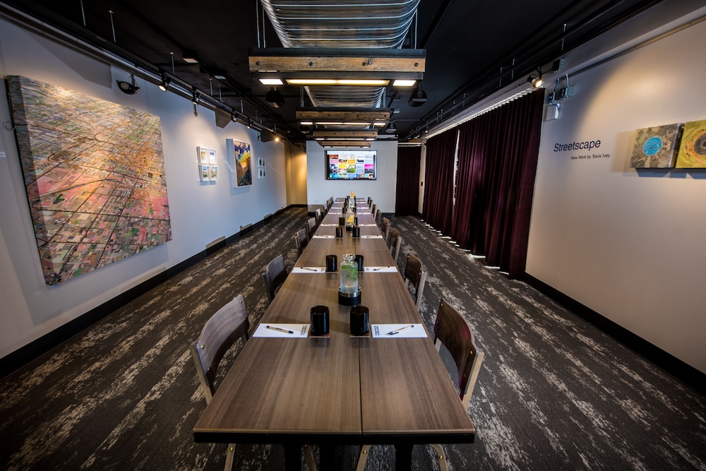 FOUNDRE Phoenix in Phoenix | Best Rates & Deals on Orbitz