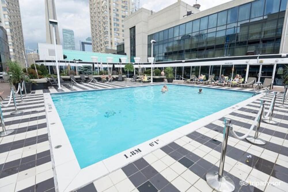 Radisson Blu Toronto Downtown, Toronto: $158 Room Prices & Reviews ...