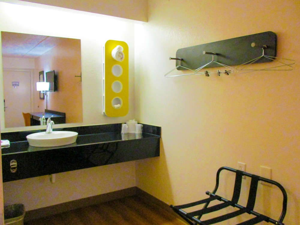 Motel 6 Memphis, TN - Downtown in Memphis | Best Rates & Deals on Orbitz