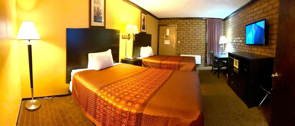 Carthage Inn in Carthage | Best Rates & Deals on Orbitz