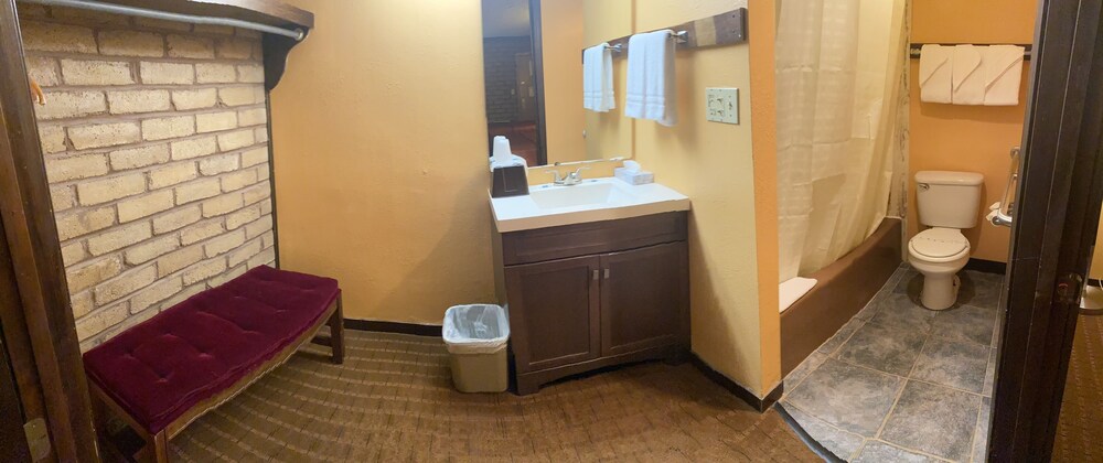 Carthage Inn in Carthage | Best Rates & Deals on Orbitz