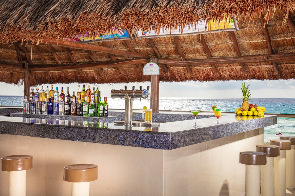 Crown Paradise Club Cancun All Inclusive in Cancun | Best Rates & Deals ...