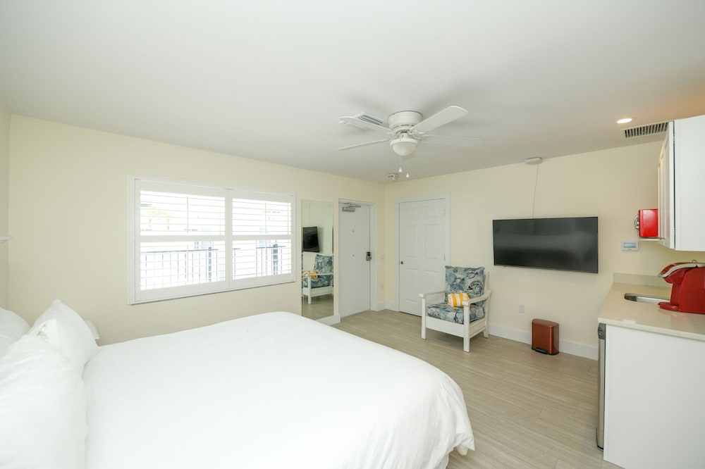Siesta Key Beach Resort and Suites in Siesta Key | Best Rates & Deals ...