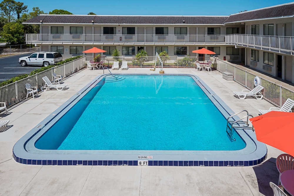 Rodeway Inn Kissimmee Maingate West in Orlando | Best Rates & Deals on ...