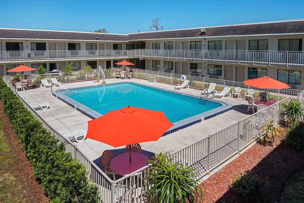 Rodeway Inn Kissimmee Maingate West in Orlando | Best Rates & Deals on ...