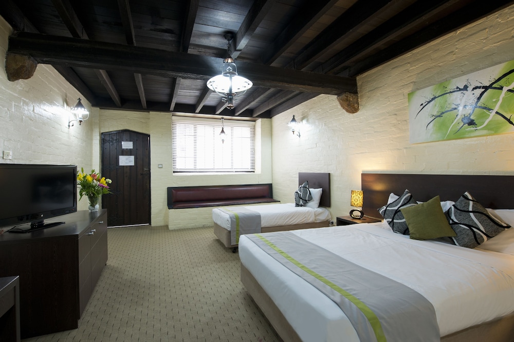 Leisure Inn Penny Royal Hotel & Apartments: AU$127 Deals & Reviews ...