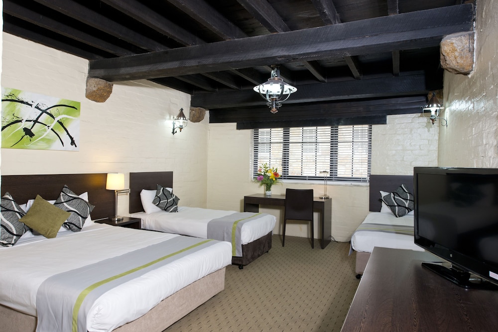 Leisure Inn Penny Royal Hotel & Apartments: AU$110 Deals & Reviews ...