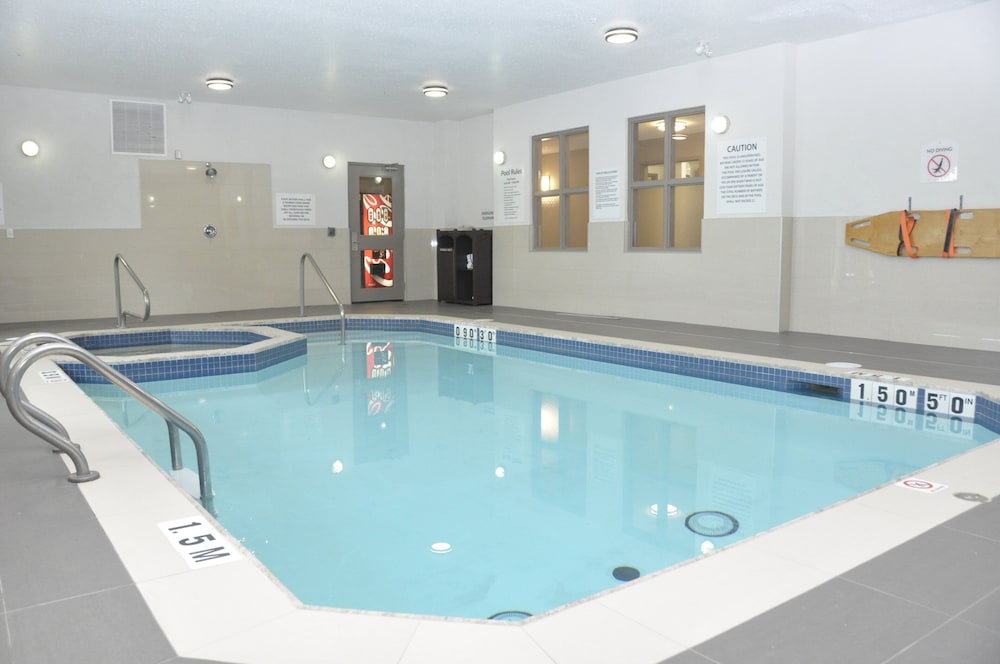 Holiday Inn Express Hotel & Suites Barrie, an IHG Hotel in Barrie ...