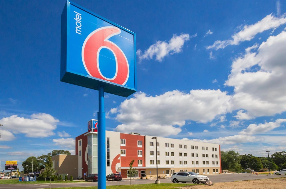 Motel 6 South Bend, IN - Mishawaka in South Bend | Best Rates & Deals ...