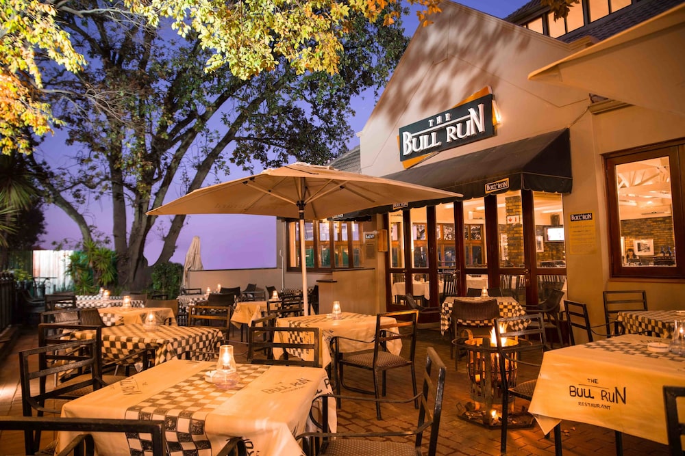 Protea Hotel by Marriott Johannesburg Balalaika Sandton: 2019 Room ...