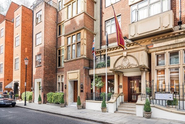 The Capital Hotel, Apartments & Townhouse Reviews, Deals & Photos 2022 ...