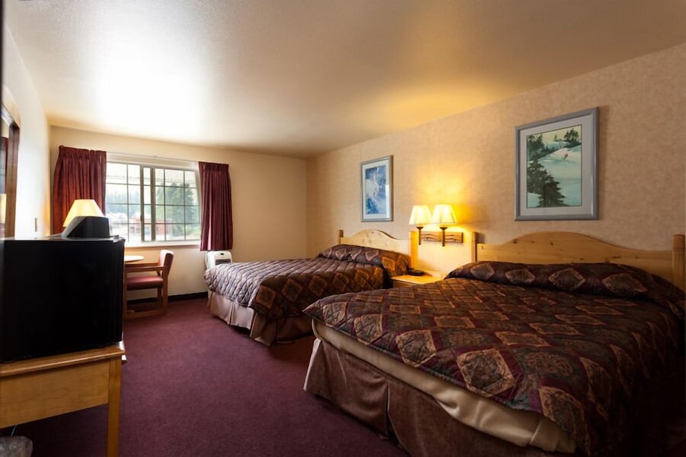 Summit Inn in Snoqualmie Pass | Best Rates & Deals on Orbitz
