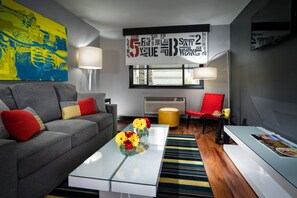 Book Staypineapple, Hotel FIVE, Downtown Seattle in Seattle | Hotels.com