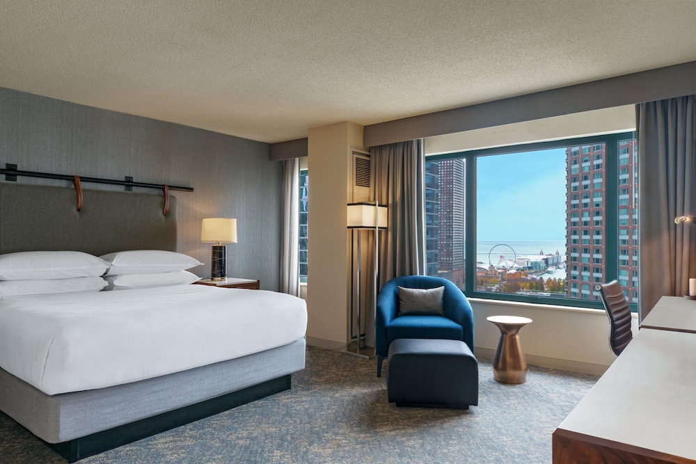 Sheraton Grand Chicago Riverwalk in Chicago | Best Rates & Deals on Orbitz
