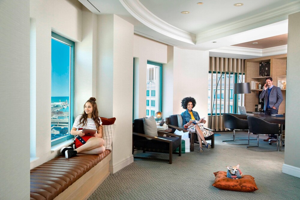 Sheraton Grand Chicago Riverwalk in Chicago | Best Rates & Deals on Orbitz