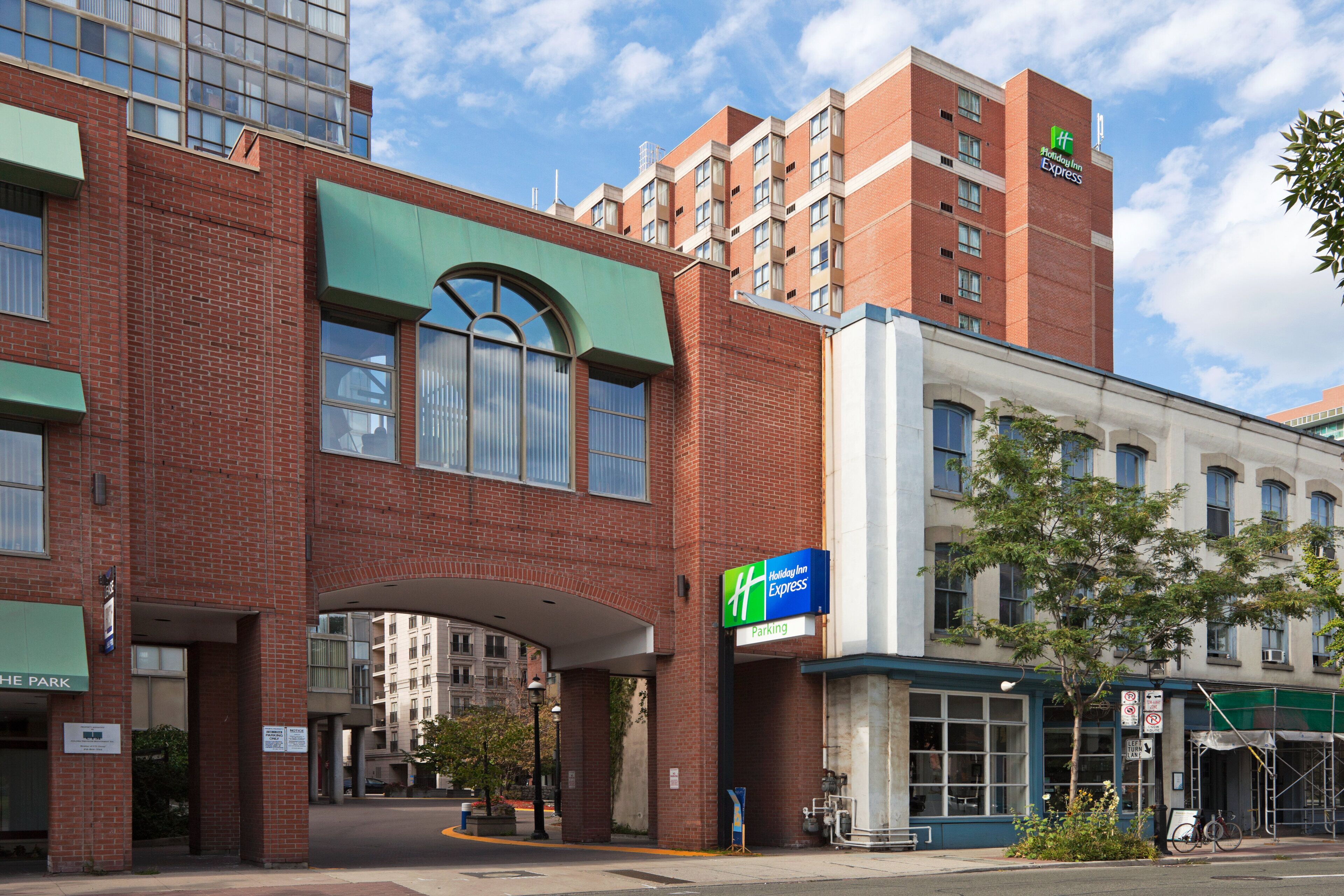 Courtyard by Marriott Downtown Toronto Reviews, Deals & Photos 2023 ...