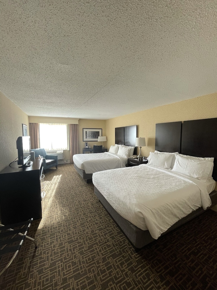 Holiday Inn Express Philadelphia - Penns Landing, an IHG Hotel ...