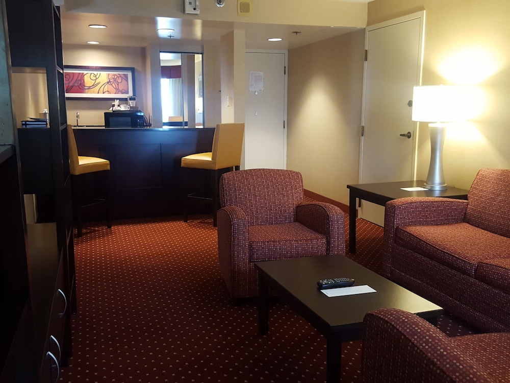 DoubleTree by Hilton Lansing in Lansing | Best Rates & Deals on Orbitz