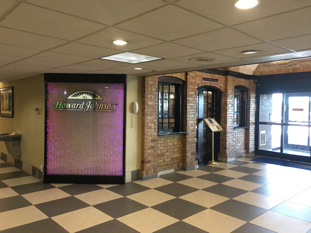 Howard Johnson Hotel by Wyndham Newark Airport in Newark | Best Rates ...