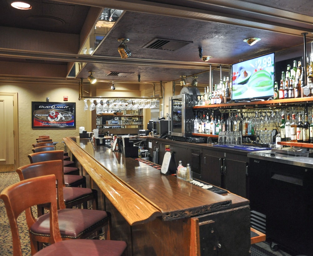 Piccadilly Inn Airport in Fresno | Best Rates & Deals on Orbitz
