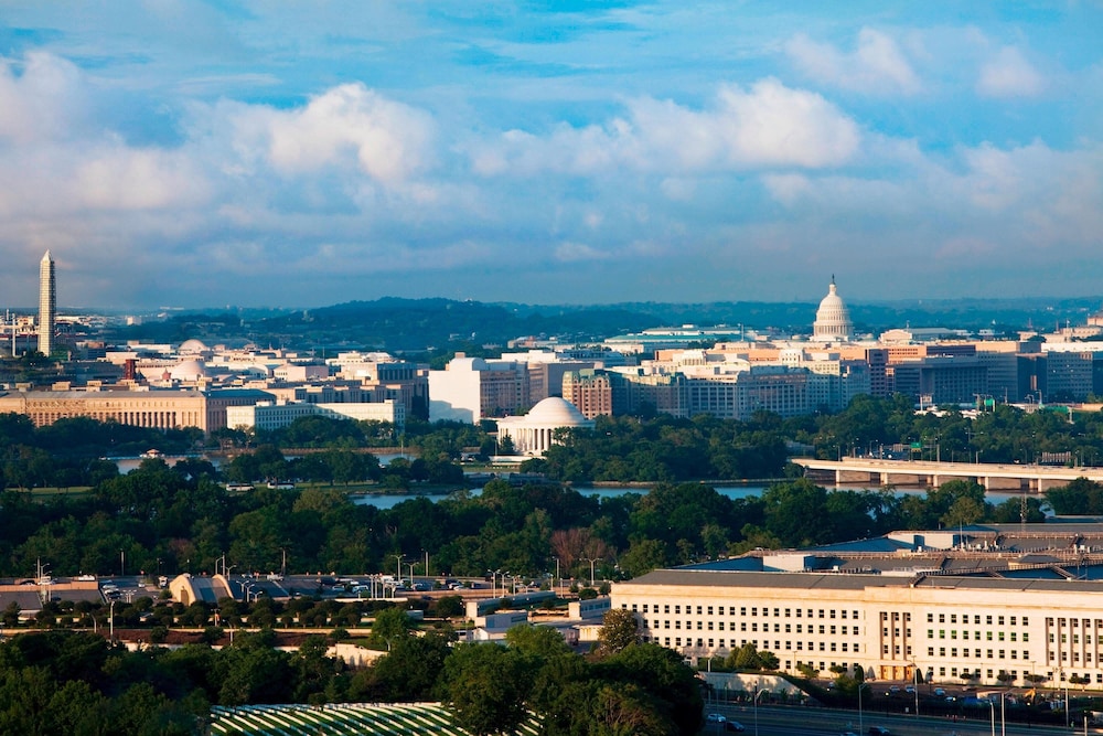Sheraton Pentagon City Hotel in Washington | Best Rates & Deals on Orbitz
