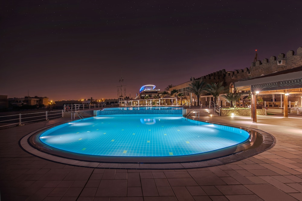 Radisson Blu Hotel, Kuwait in Kuwait City | Best Rates & Deals on Orbitz