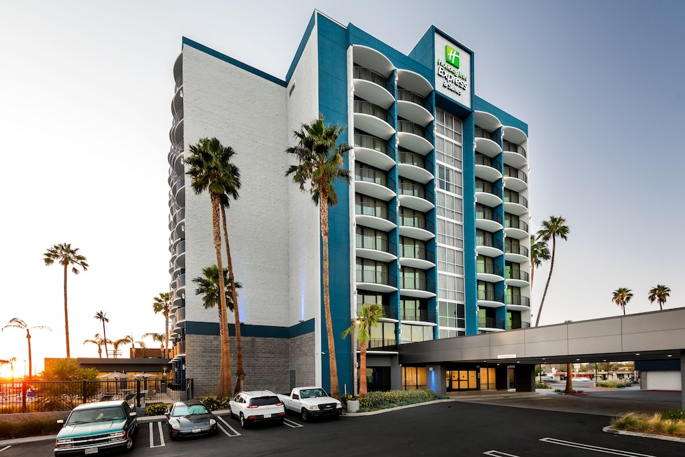 Book Holiday Inn Express And Suites Santa Ana - Orange County, Santa ...