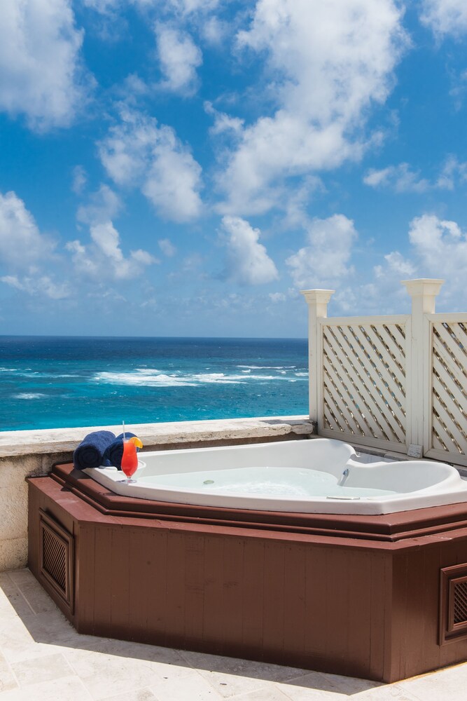 The Crane Resort, Diamond Valley: $508 Room Prices & Reviews | Travelocity