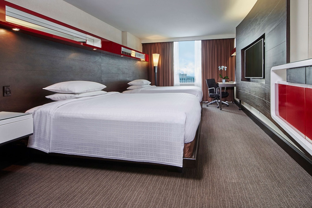 12 Best Hotels With A View Of CN Tower In Toronto - Updated 2023 | Trip101