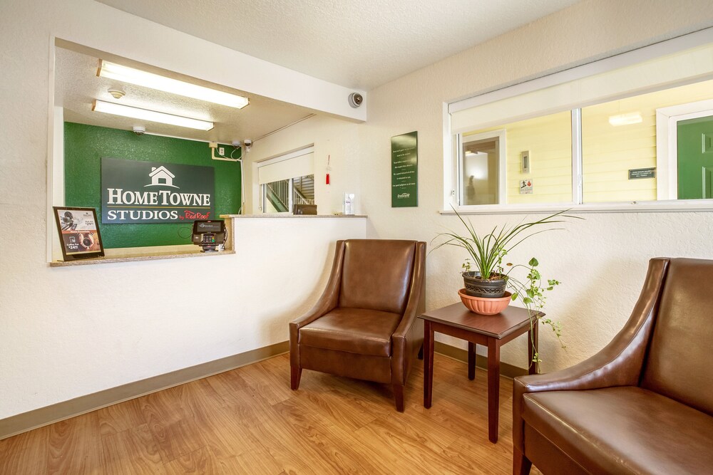 Room Deals for HomeTowne Studios by Red Roof Philadelphia - Maple Shade ...