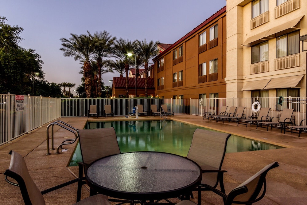 Red Roof Inn PLUS+ Tempe - Phoenix Airport, Phoenix: $80 Room Prices ...