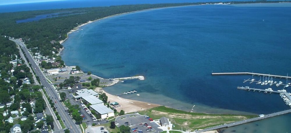 Tawas Bay Beach Resort in East Tawas | Best Rates & Deals on Orbitz