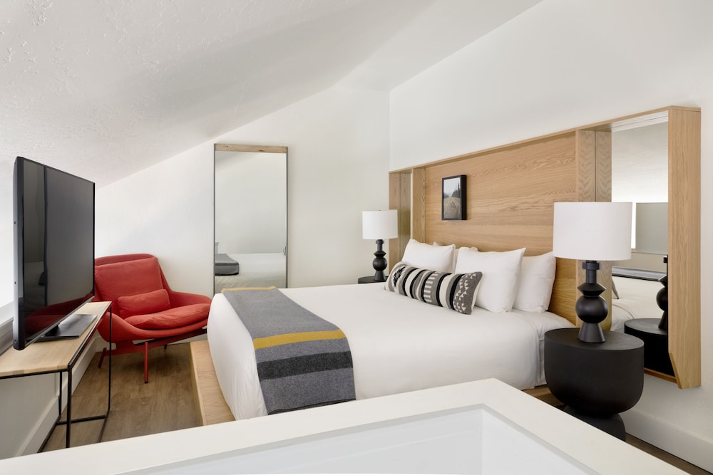 Gravity Haus Jackson Hole, Teton Village: $170 Room Prices & Reviews ...