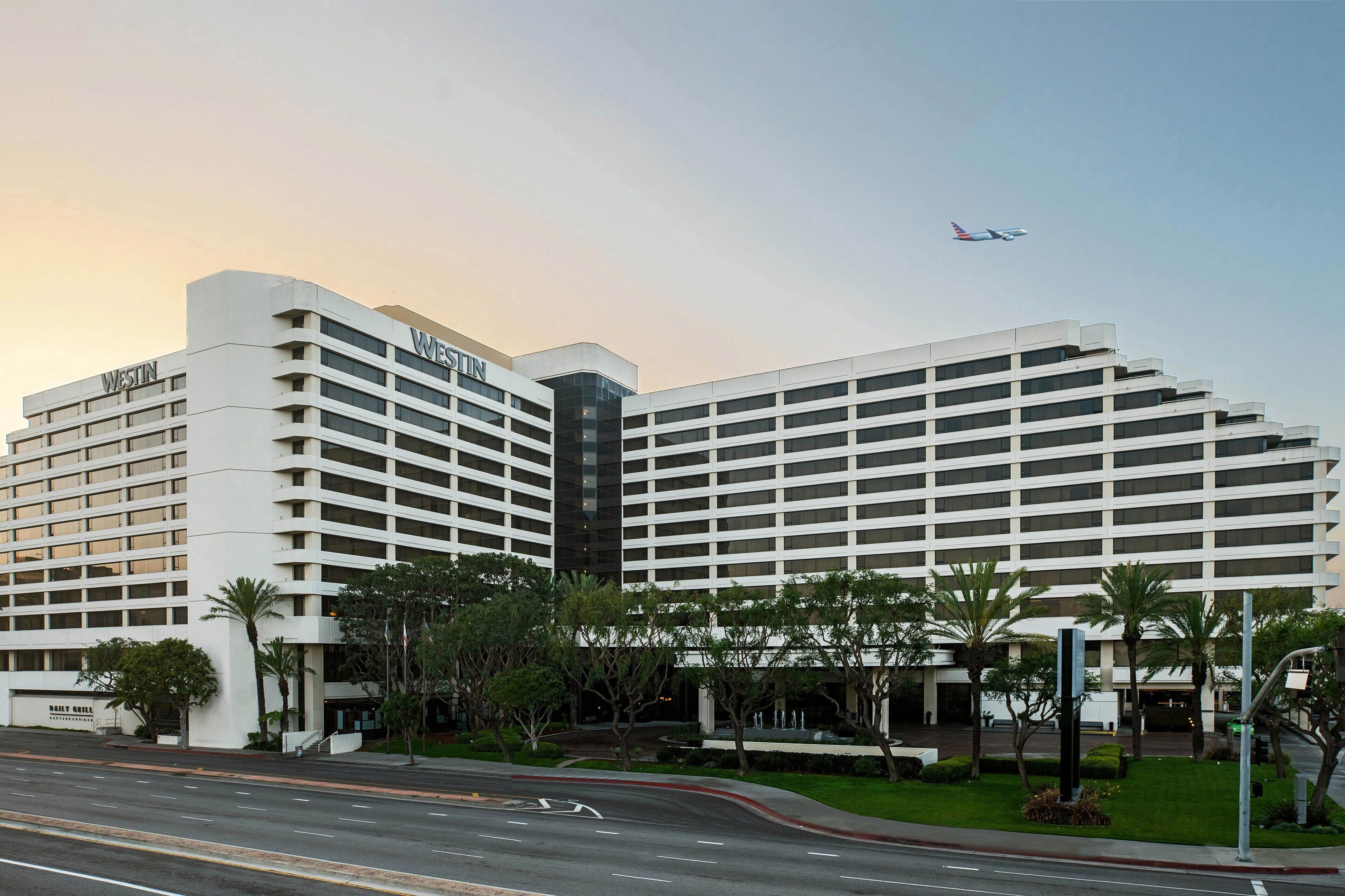 Renaissance Los Angeles Airport Hotel: 2022 Room Prices, Deals ...