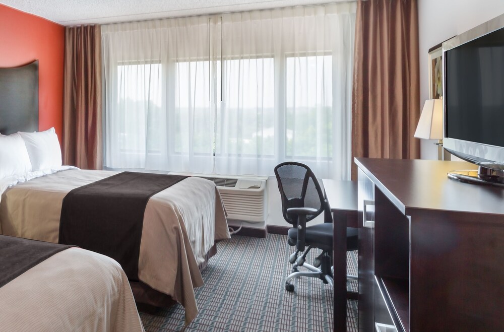 Clarion Hotel & Suites BWI Airport North in Baltimore | Best Rates ...